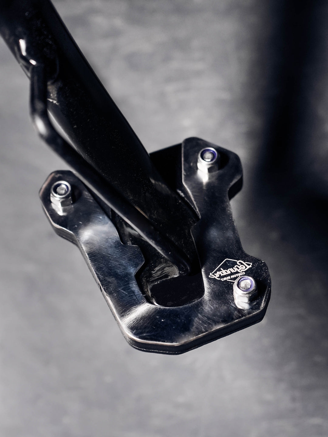 Mavrick 440 Side Stand Base – Bandidos pitstop